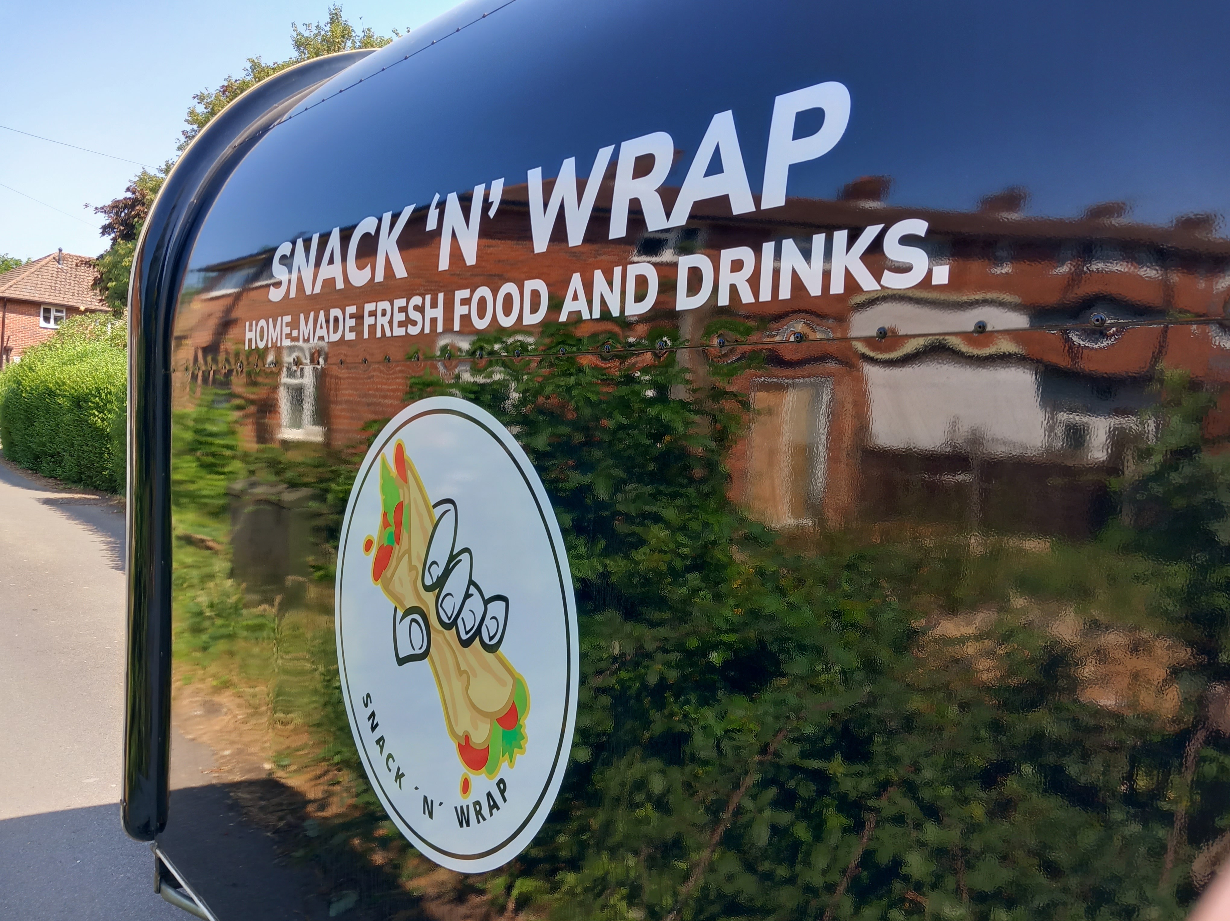 About Us – Snack 'N' Wrap